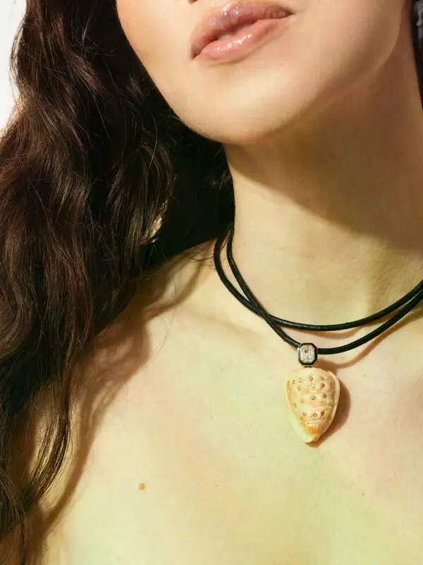 DEZSO Diamond Helmet Shell Pendant