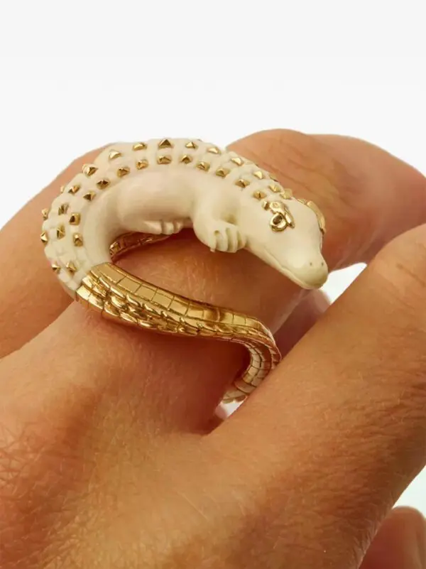 BIBI VAN DER VELDEN Alligator Twist Ring