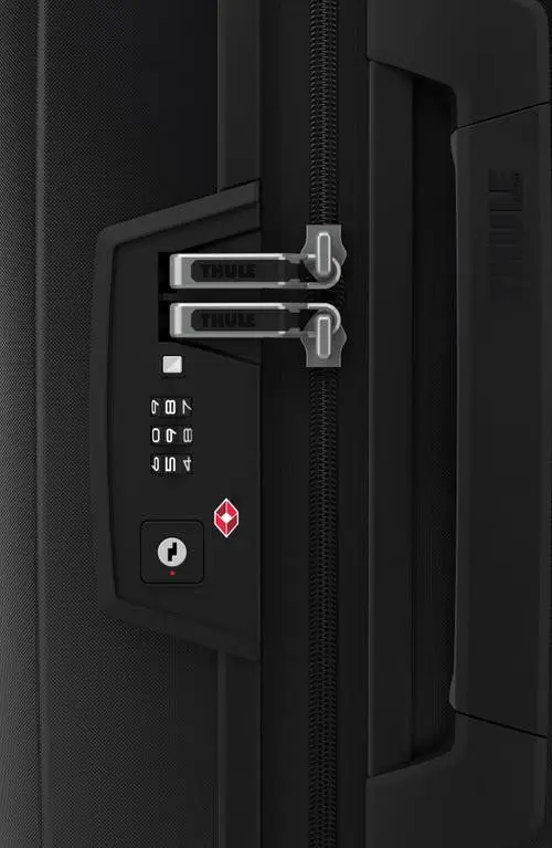 Thule Revolve 30-inch Spinner Suitcase