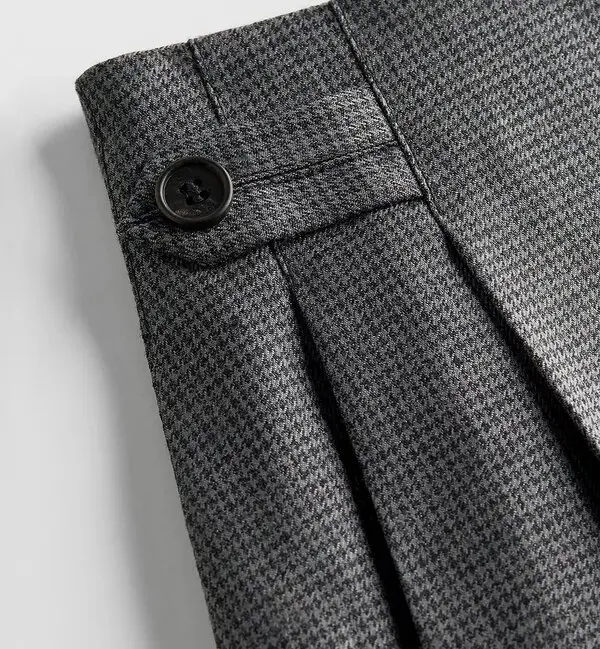 Dior Elastic Waist Pleated Skirt With Logo Detail