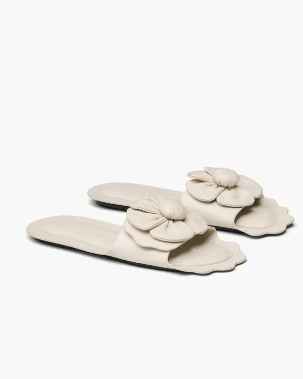 Marc Jacobs The Daisy Flat Sandal - Cloud White