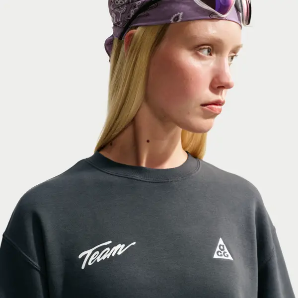 Nike Tuff Fleece" Crew-neck Sweatshirt