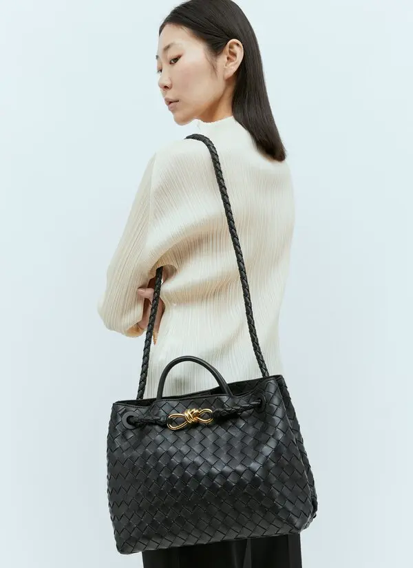 Bottega Veneta Medium Andiamo Handbag - Black