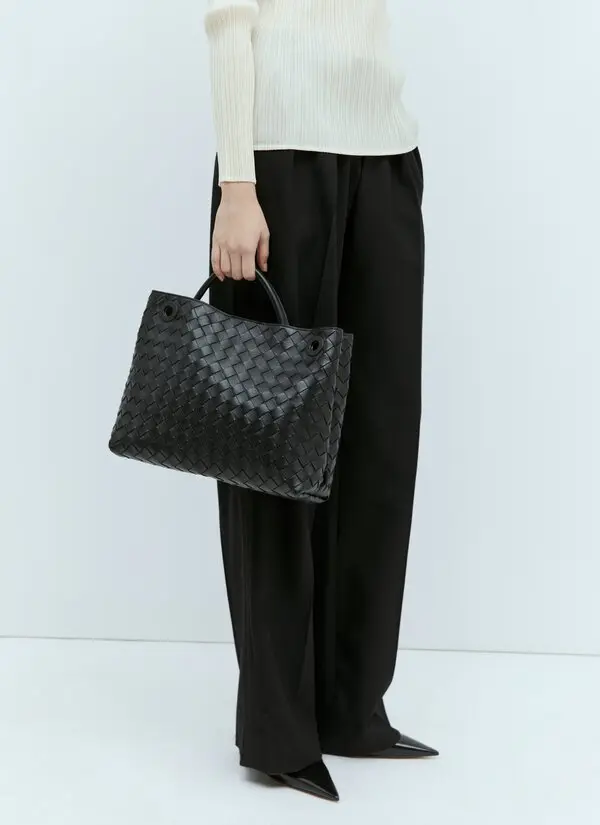 Bottega Veneta Medium Andiamo Handbag - Black
