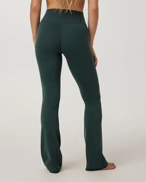 Vuori Allthefeels™ Slim Flare Shorts