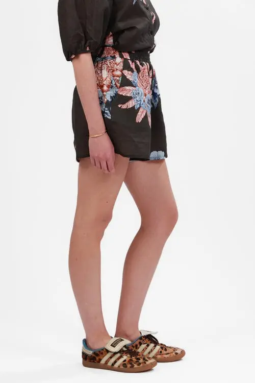 Las Surenas Short Tiger Bloom