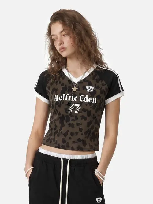 AELFRIC EDEN Leopard Print V-neck Cropped T-shirt With Raglan Sleeves
