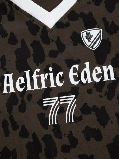 AELFRIC EDEN Leopard Print V-neck Cropped T-shirt With Raglan Sleeves