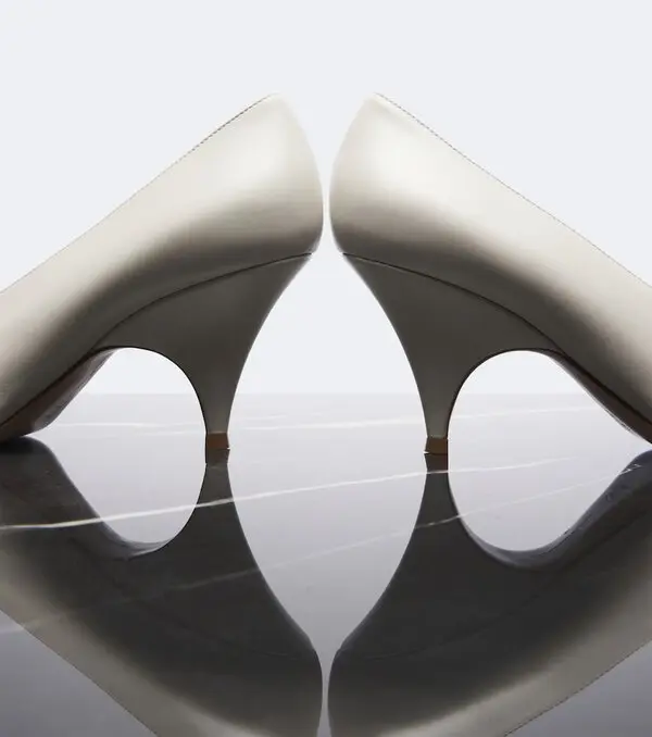 GIANVITO ROSSI Sofia Leather Pumps