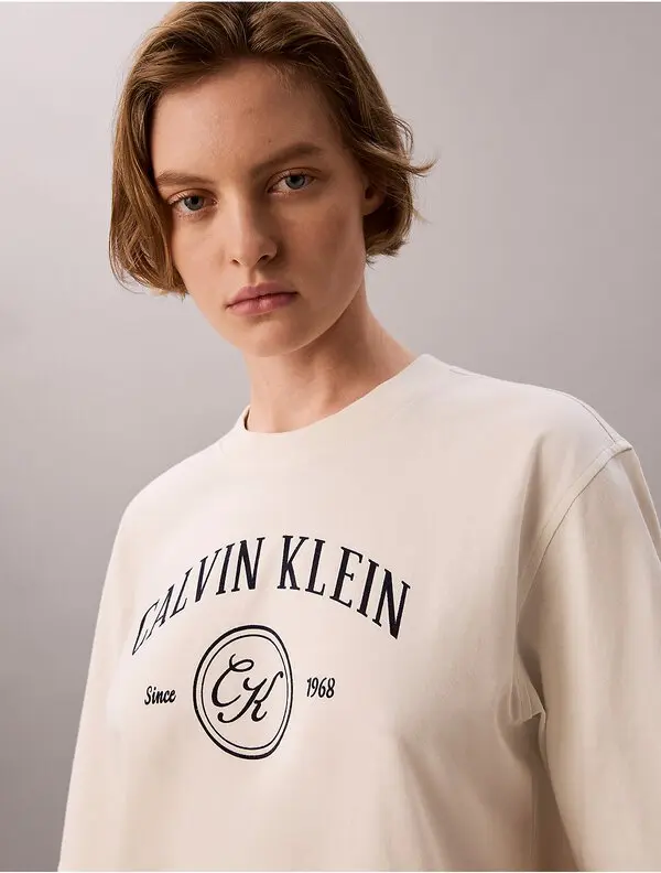 Calvin Klein Arch Varsity Logo Graphic Relaxed T-shirt - Tofu