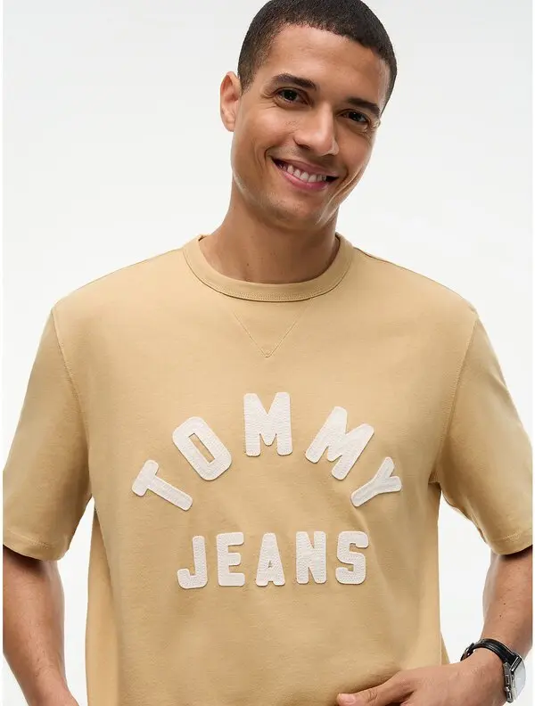 Tommy Hilfiger Distressed Logo T-shirt