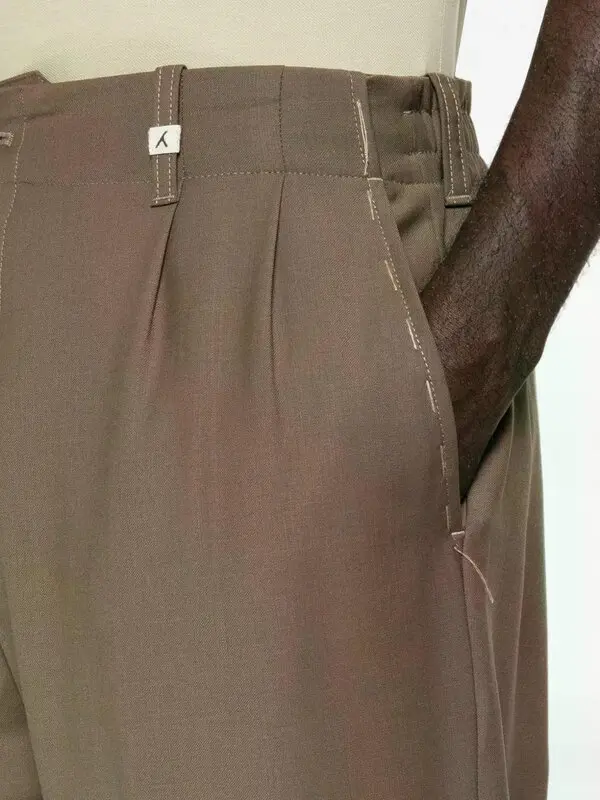 MYTHS Pleated-front Straight-leg Trousers