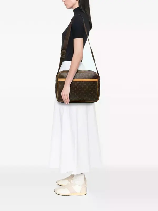 LOUIS VUITTON 2001 Monogram Reporter Gm Crossbody Bag