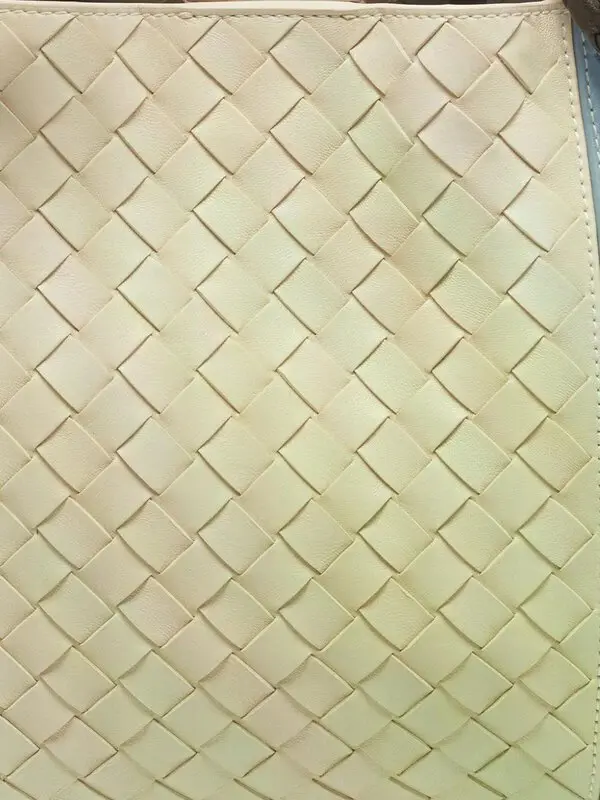 Bottega Veneta Andiamo Intrecciato Tote Bag - Neutrals