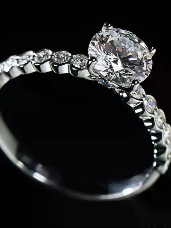 SOLO FOR DIAMONDS Diamond-embellished Prong-set Ring