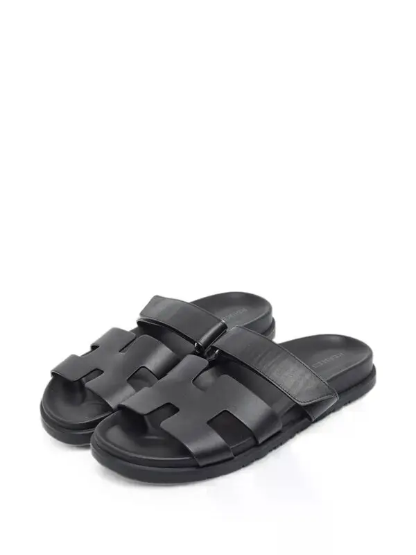 Hermès Chypre Leather Flat Sandals - Black