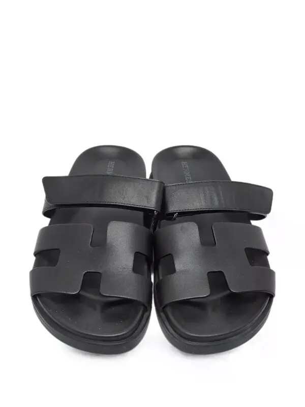 Hermès Chypre Leather Flat Sandals - Black