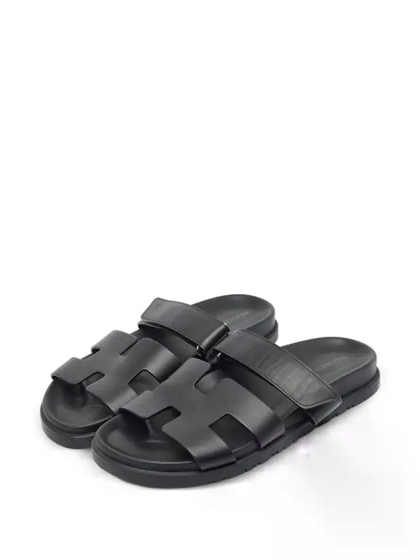 Hermès Chypre Leather Flat Sandals - Black