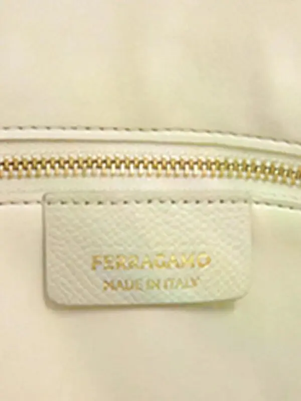 FERRAGAMO 2010-2026 Leather Vara Satchel