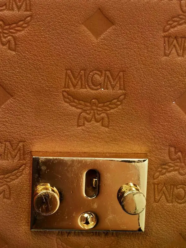 Mcm Patricia Laurel Lock Wallet On Chain