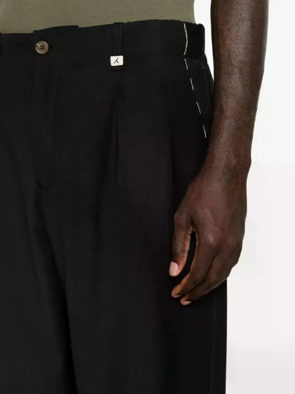 MYTHS Pleated-front Straight-leg Trousers