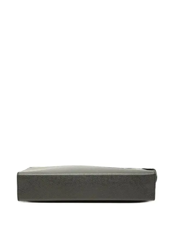 LOUIS VUITTON 2017 Taiga Pochette Voyage Mm Clutch Bag