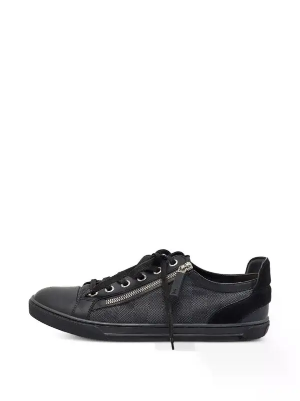 LOUIS VUITTON Damier Pattern Low Top Sneakers