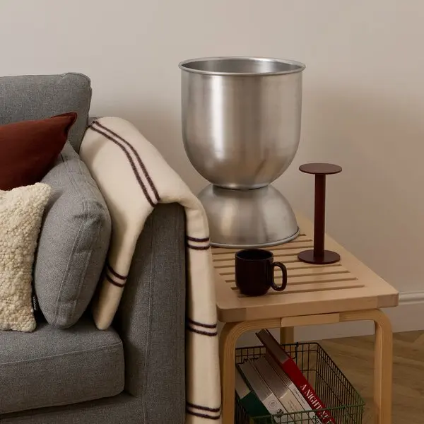 FERM LIVING Hourglass Pot Small, Brushed