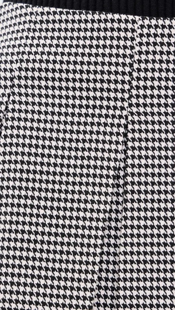 Alice + Olivia Emilie Pleated Mini Skirt In Houndstooth