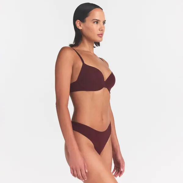 SKIMS T Shirt Bra | Red | | Fits Everybody - Currant