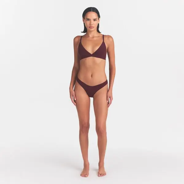 SKIMS Dipped Front Thong | Red | | Fits Everybody - Currant