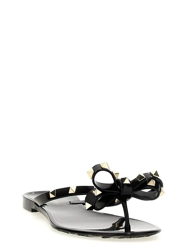Valentino Garavani Pm Thong Rockstud Sandals - Black