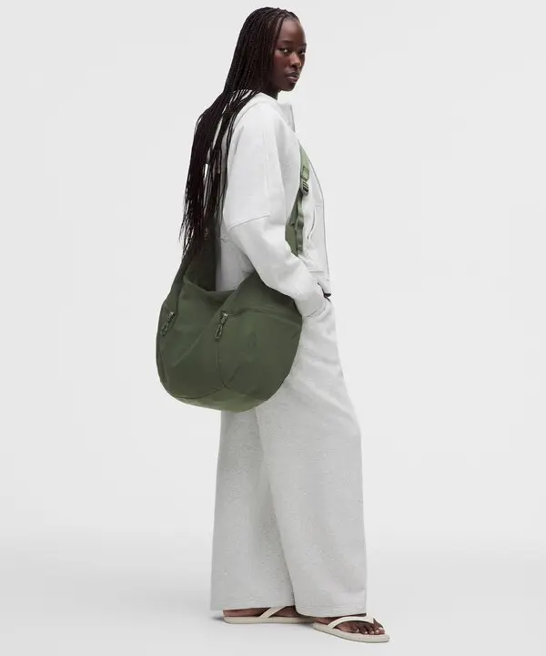 Lululemon Extra-large Slouchy Shoulder Bag 24l - Sassy Sage