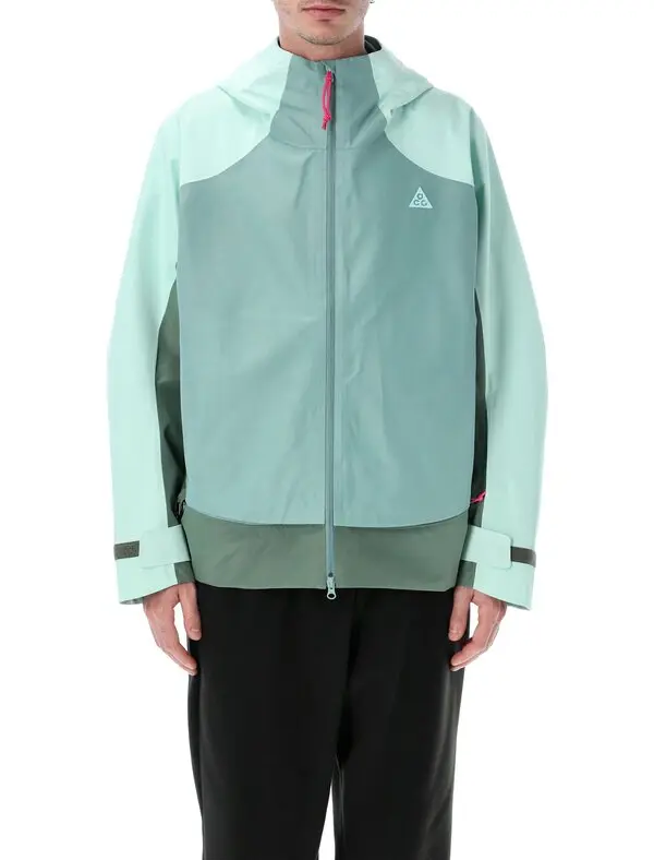 Nike Hooded Waterproof Snow Jacket With Zip-up Closure