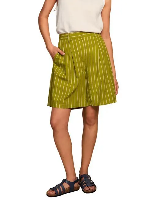 CELTIC & CO. Pleat Front City Shorts