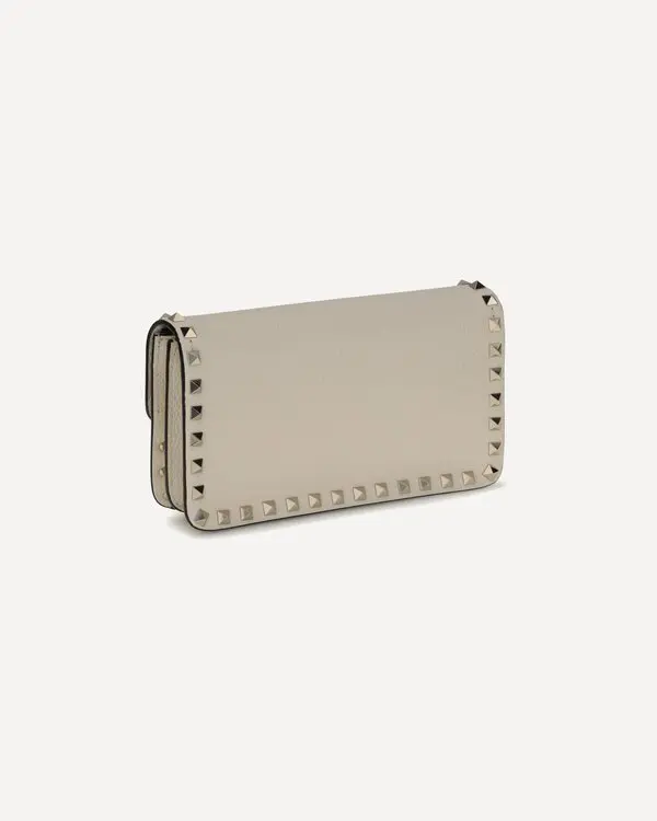 Valentino Garavani Rockstud Chain Wallet - Cream