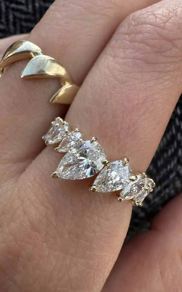 VICE VERSA 14k Yellow Bias Crescendo Ring