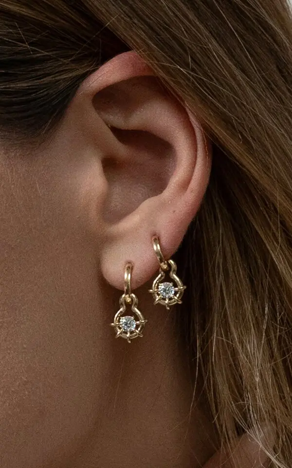 VICE VERSA 14k Yellow Louise Huggies