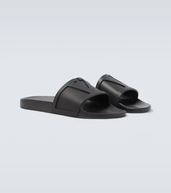 Valentino Garavani Vlogo Slides