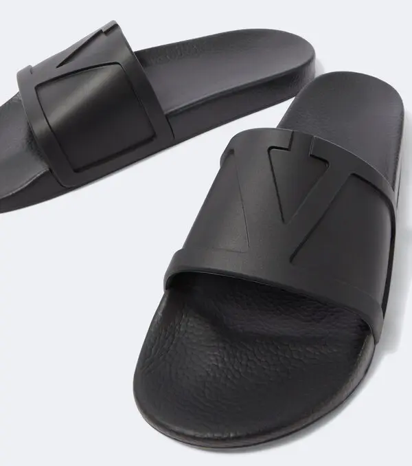 Valentino Garavani Vlogo Slides