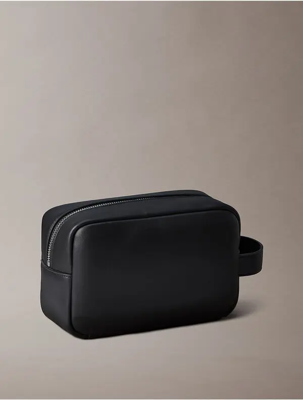 Calvin Klein Raised Logo Dopp Kit