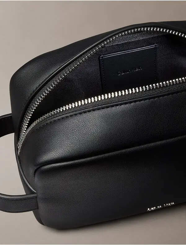 Calvin Klein Raised Logo Dopp Kit