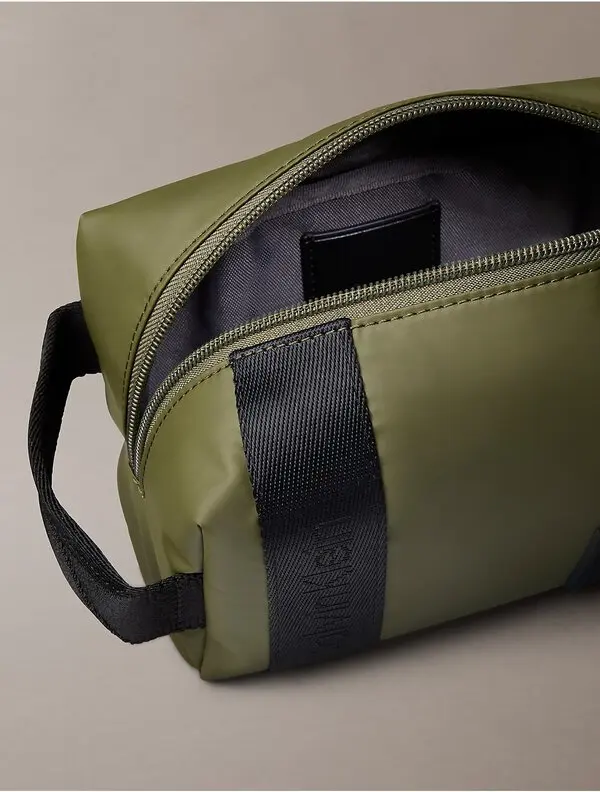 Calvin Klein Monologo Patch Dopp Kit