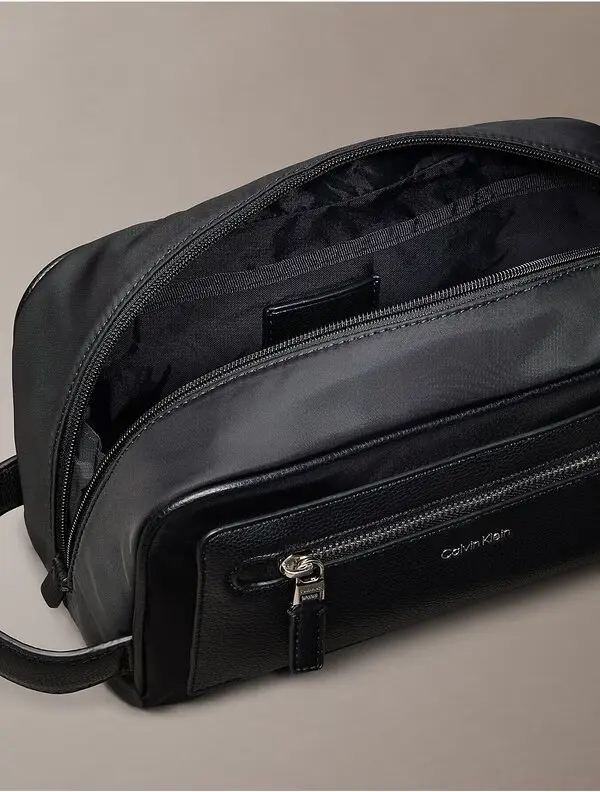 Calvin Klein Raised Logo Dopp Kit