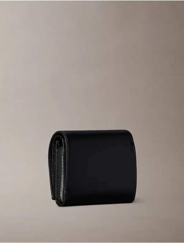 Calvin Klein Embossed Monogram Bifold Wallet - Black/white