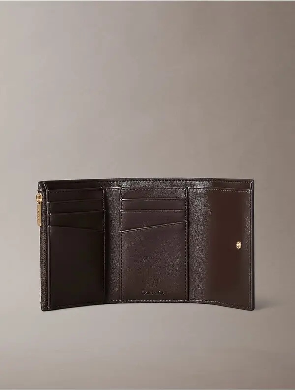 Calvin Klein Quilted Zip Wallet - Delicioso