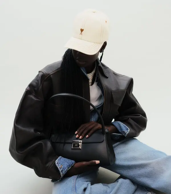 AMI Paris De Coeur Cap - Ivory