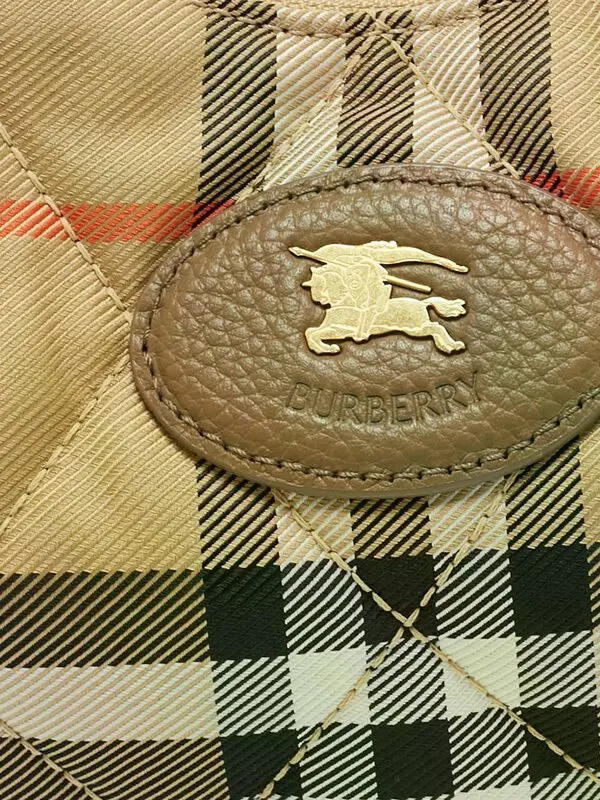 Burberry Horseshoe Quilted Shoulder Bag - Neutrals