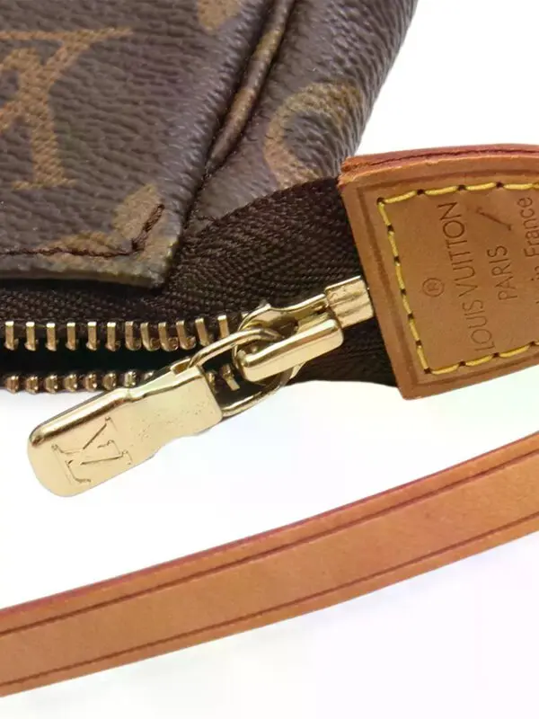 LOUIS VUITTON Pochette Accessories Shoulder Bag - Brown