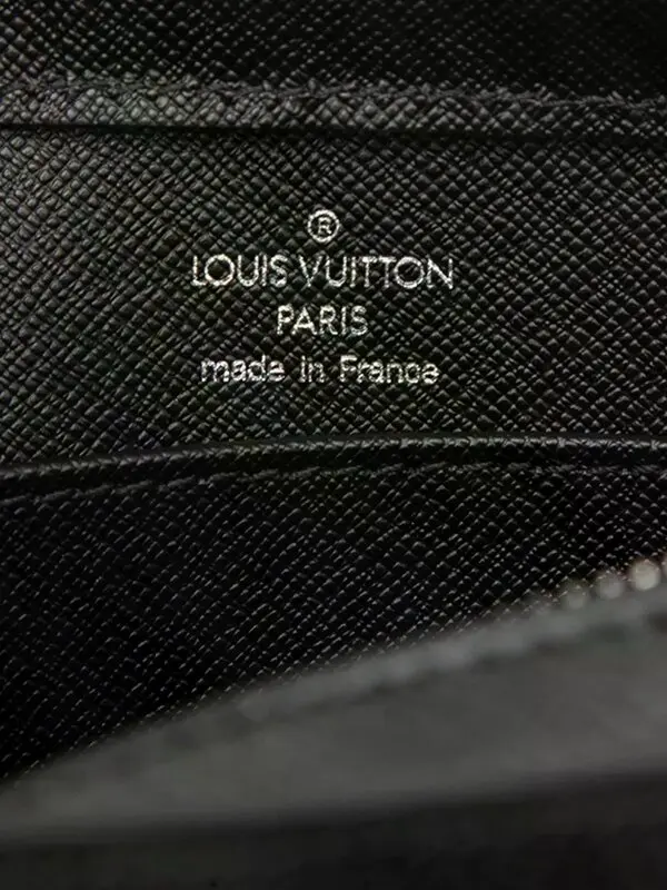 LOUIS VUITTON 2004 Taiga Pochette Baikal Clutch Bag